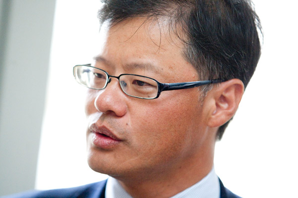 Jerry Yang's Exit Clears Path For Yahoo Sale or Breakup | TIME.com